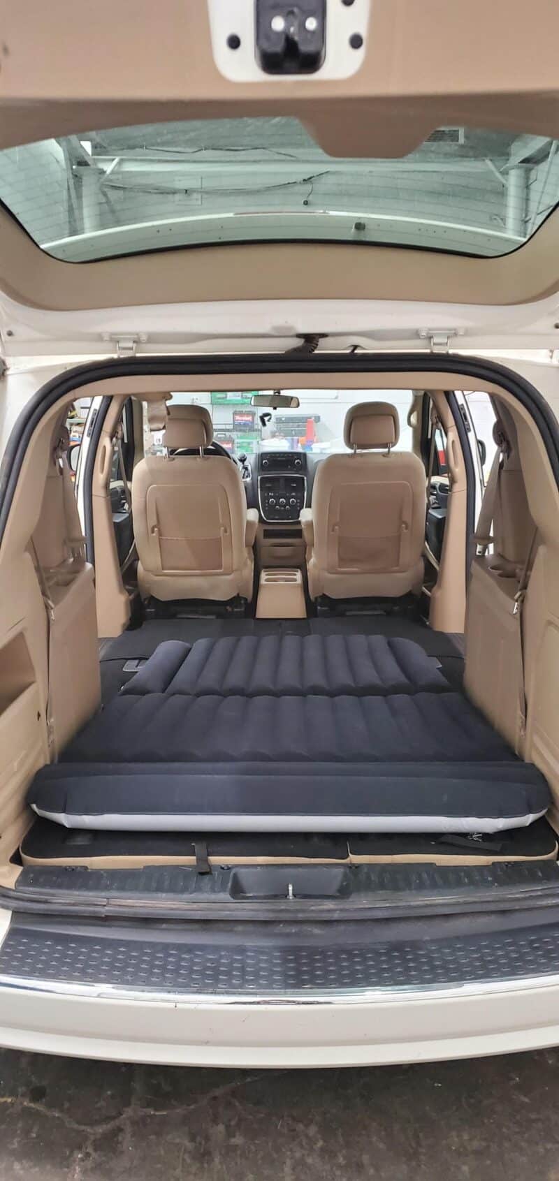 MiniVan Rental US with Sleeping Solution | Travellers Autobarn